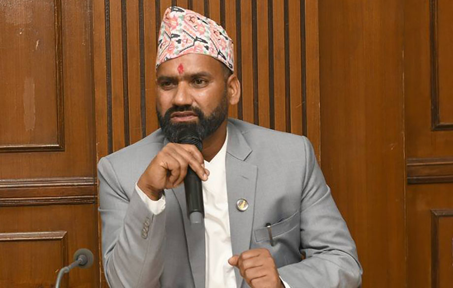 पर्यटन तथा नागरिक उड्ययनमन्त्री पौडेलको कार्यकक्षमा मोबाइल लान ...